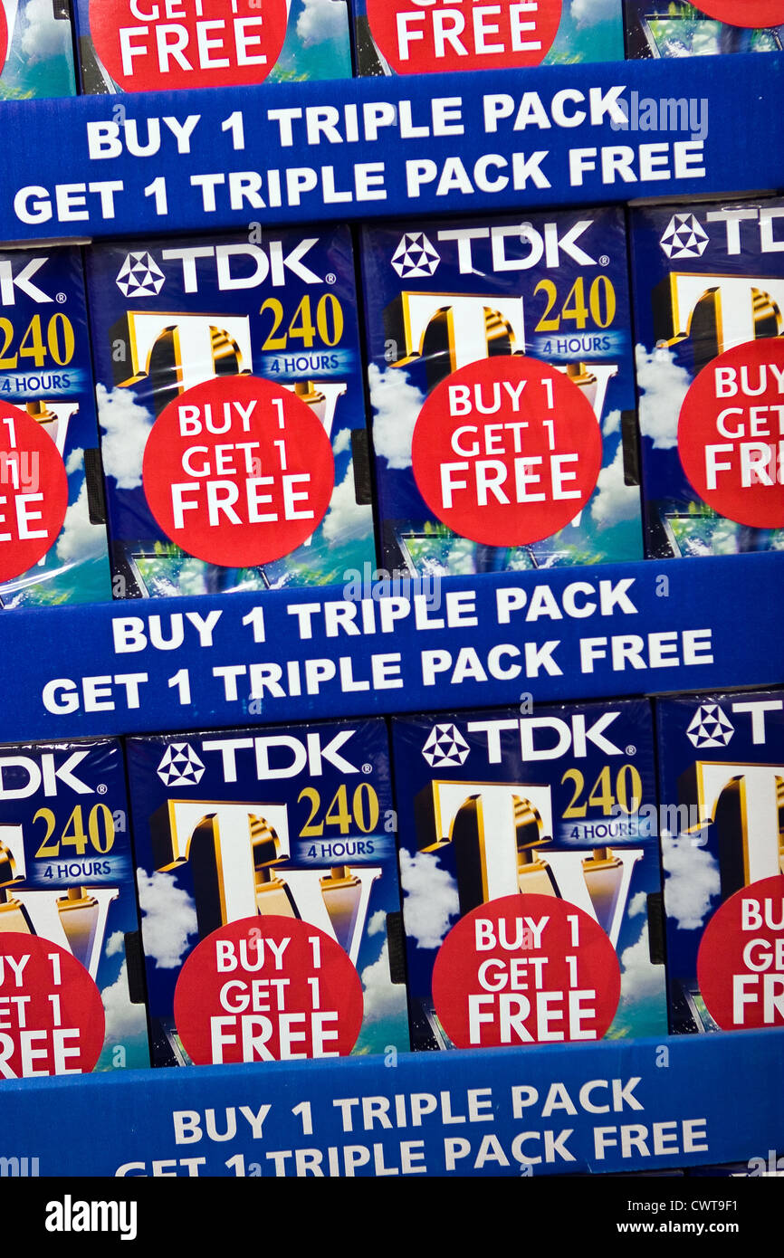 Supermarket offer signs hi-res stock photography and images - Alamy