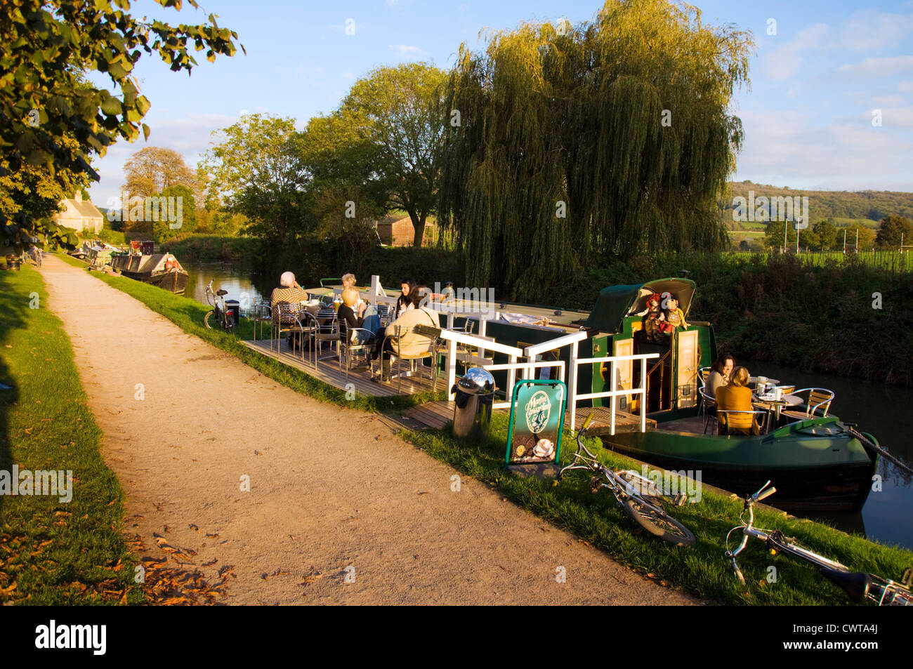 Raft cafe boat hi-res stock photography and images - Alamy
