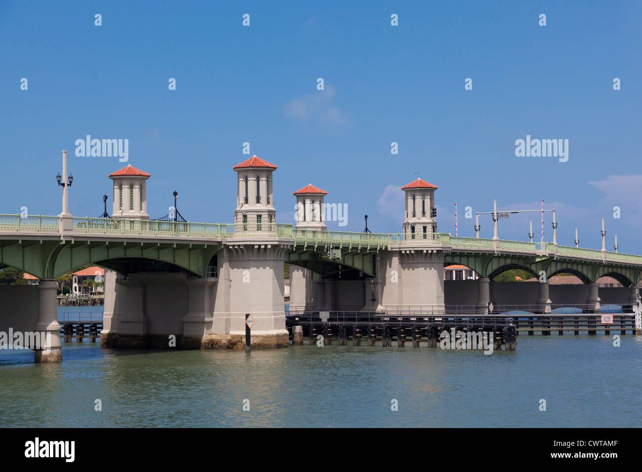 Bridge of lions hi-res stock photography and images - Alamy