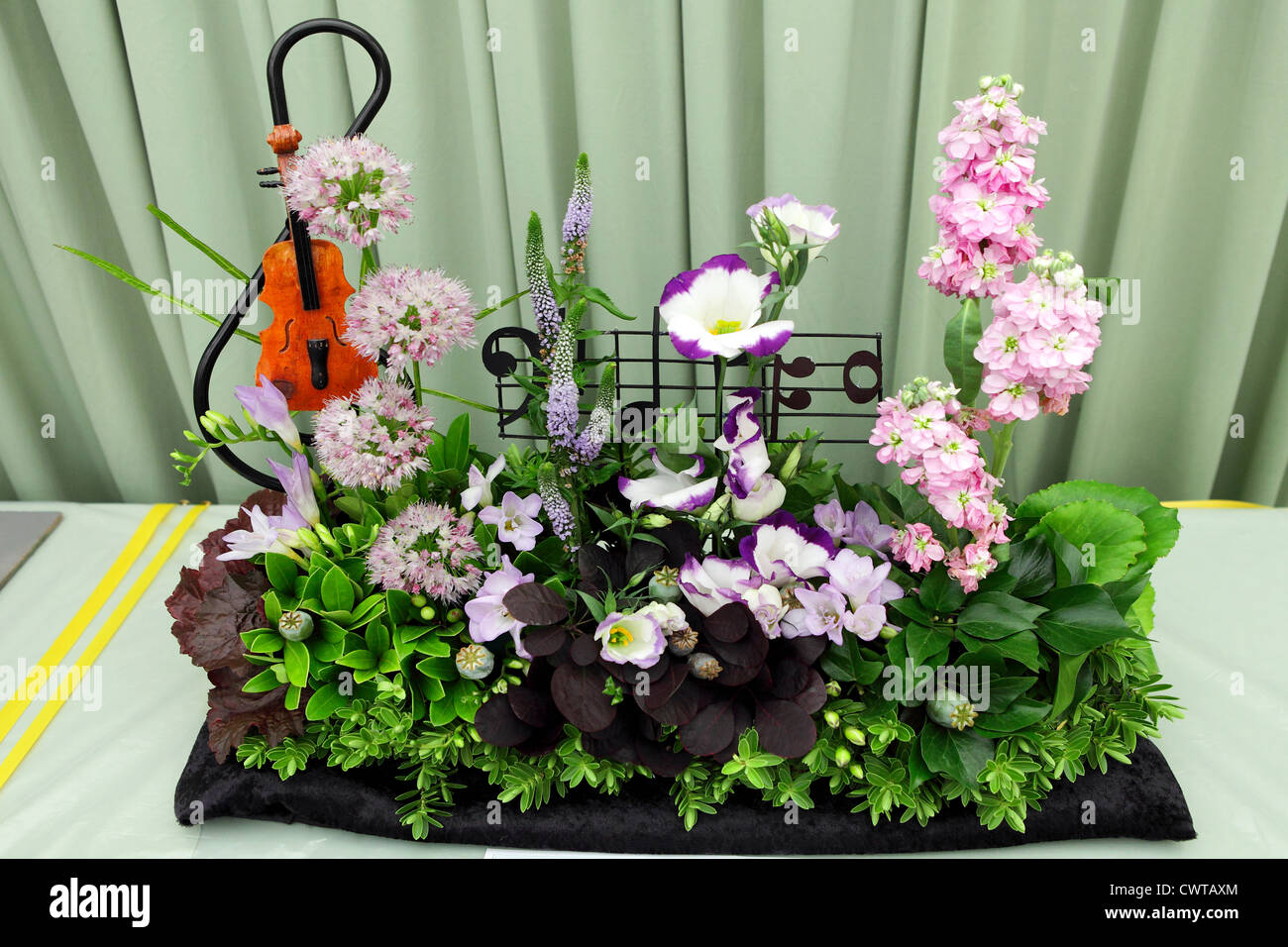Musically themed bouquet hi-res stock photography and images - Alamy