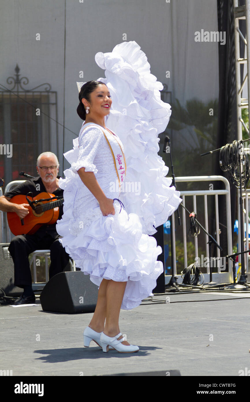 Fiesta latina hi-res stock photography and images - Alamy