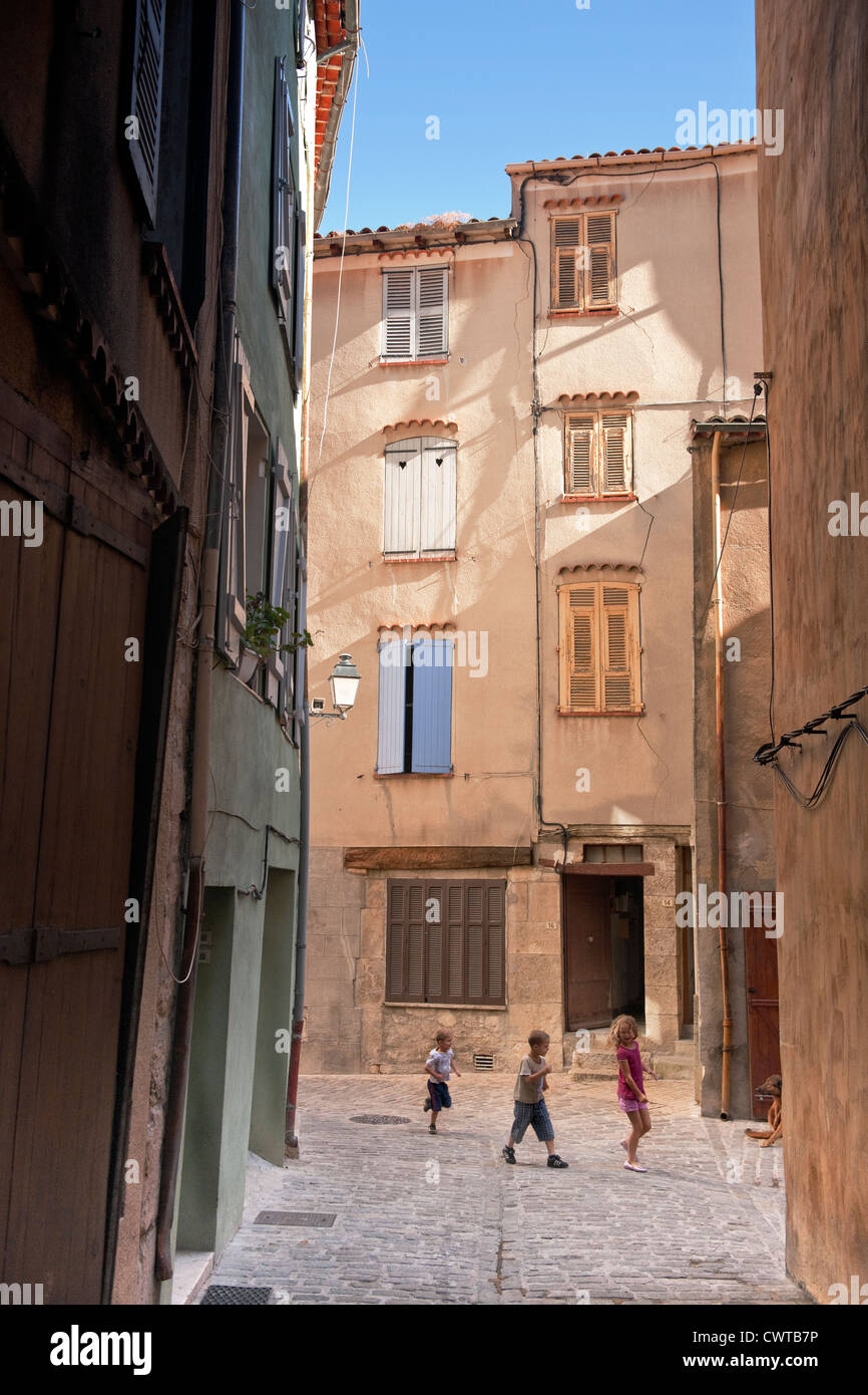 Street scene provence hi-res stock photography and images - Alamy