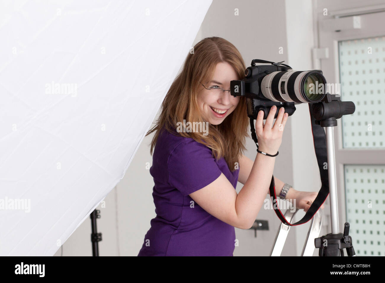 Female photographer hi-res stock photography and images - Alamy