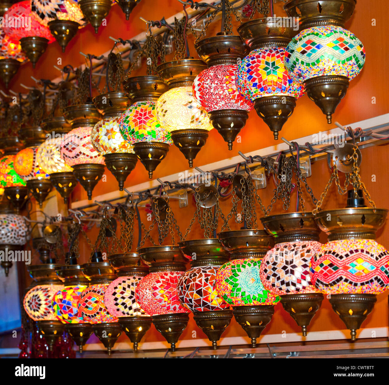 Hanging light display hi-res stock photography and images - Alamy