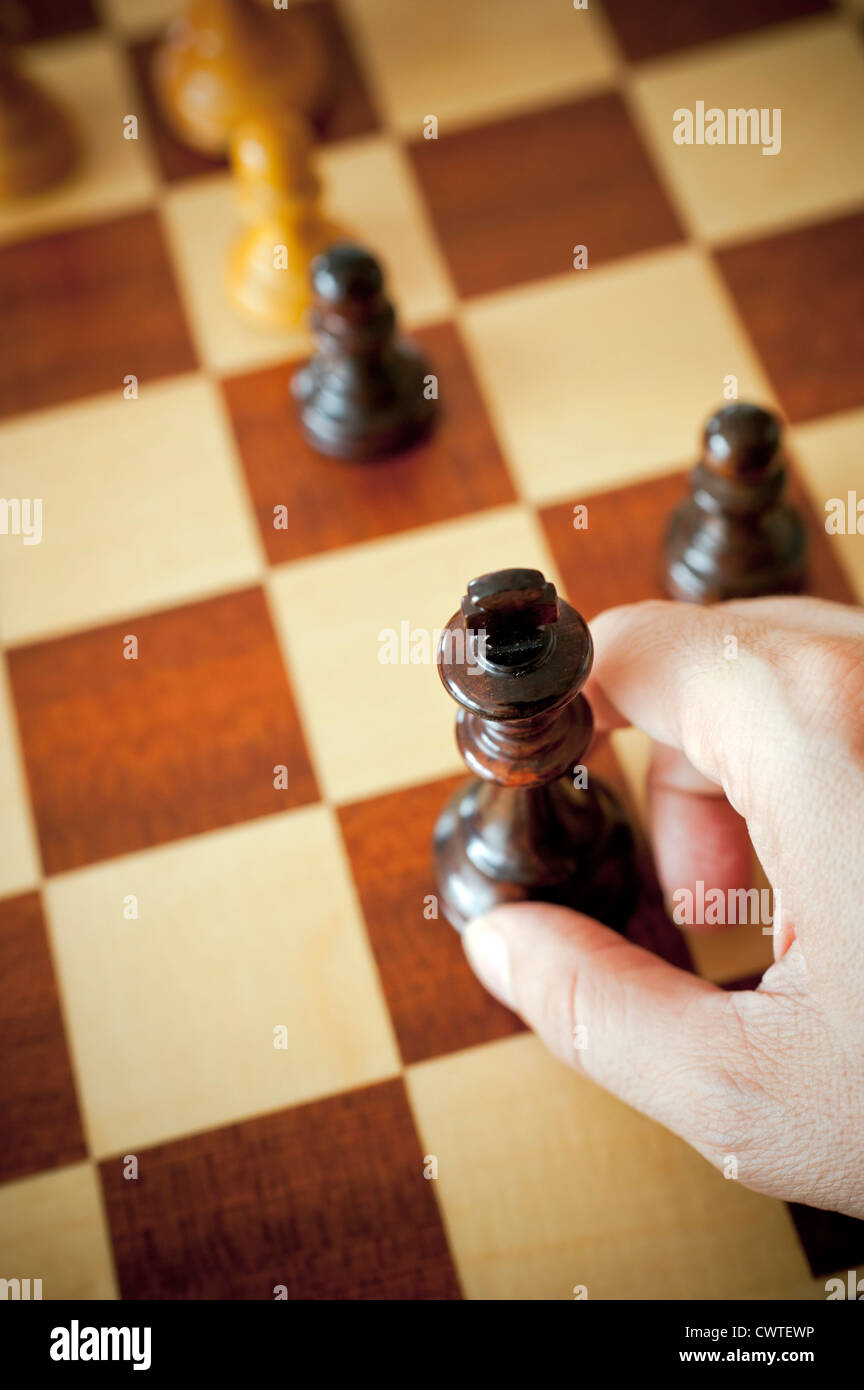 A king playing chess hi-res stock photography and images - Alamy