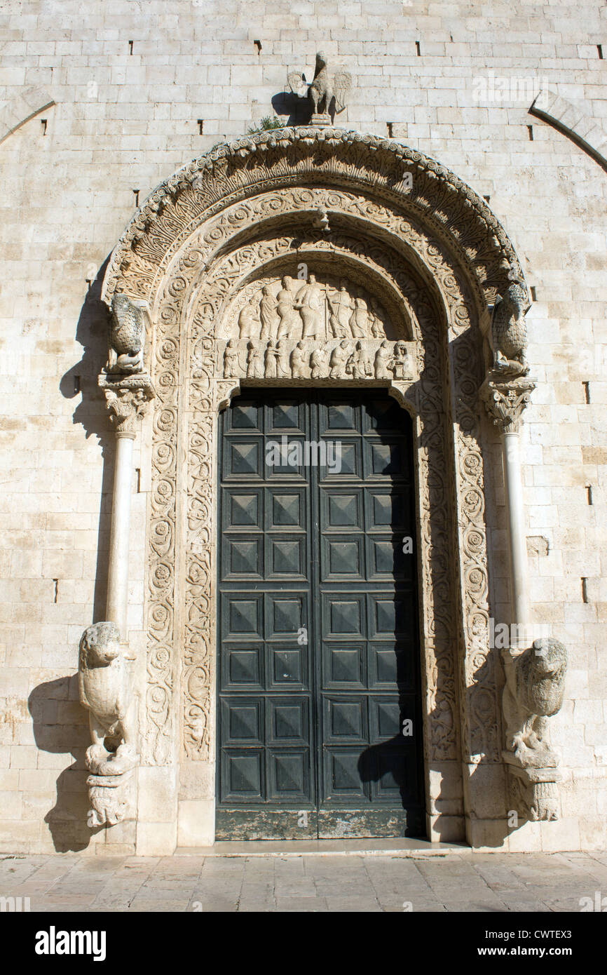 Cathedral bitonto italy hi-res stock photography and images - Alamy