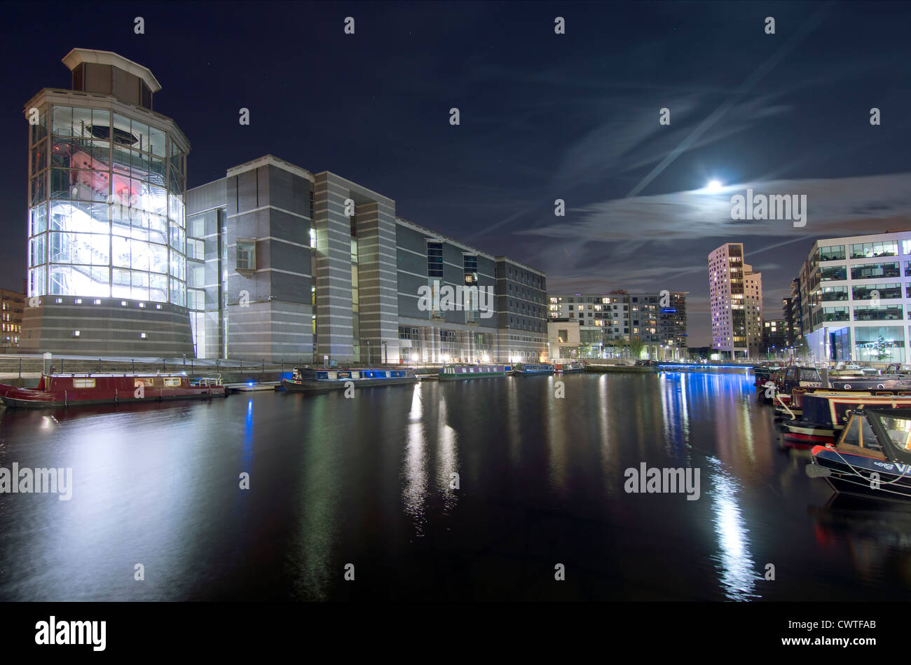 Leeds at night hi-res stock photography and images - Alamy