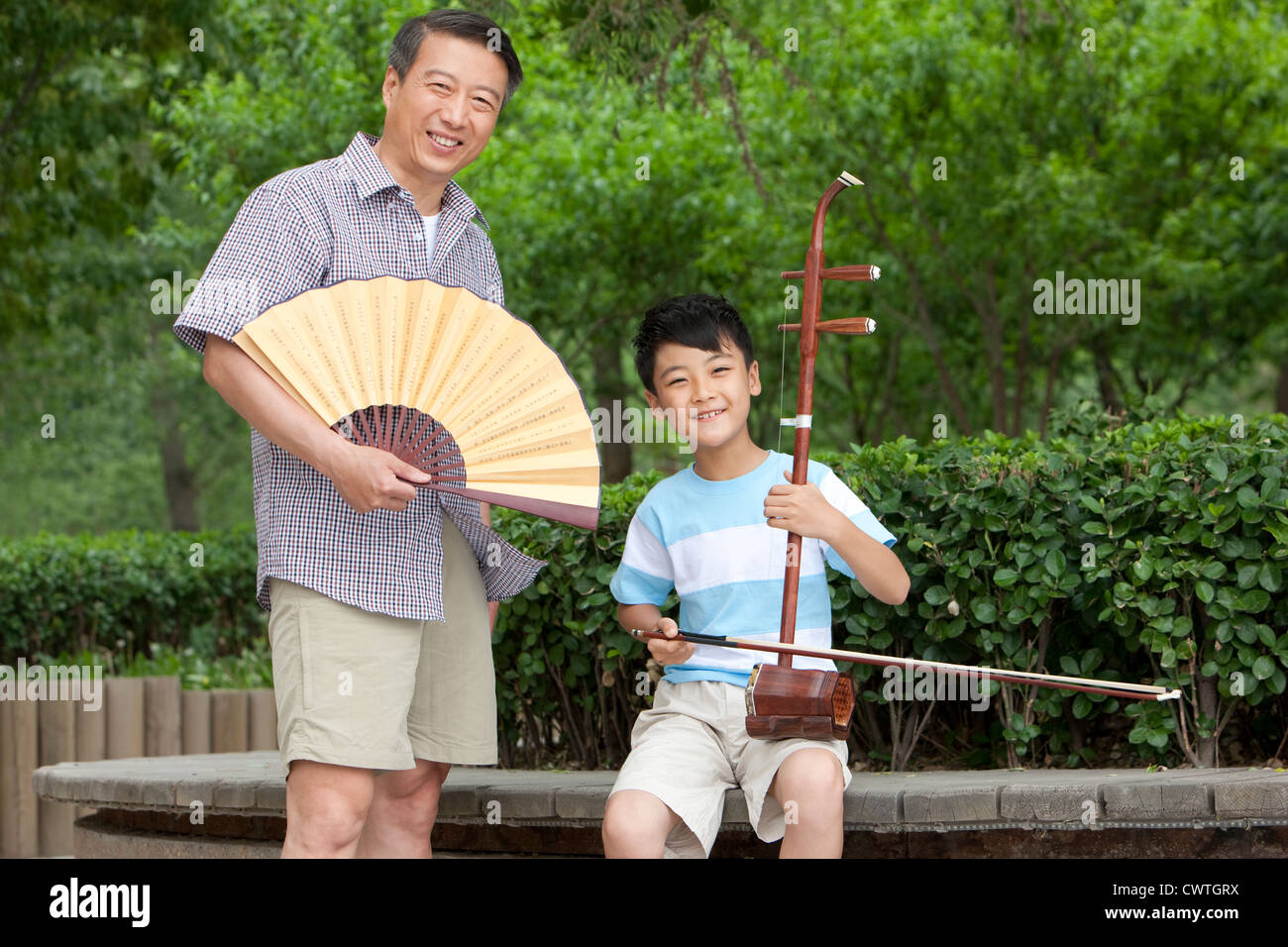 Erhu hi-res stock photography and images - Alamy