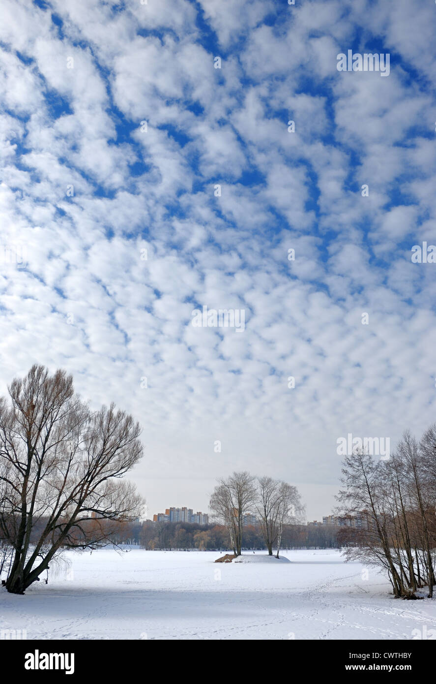 The winter sky with small frequent clouds over lake in a city Stock ...