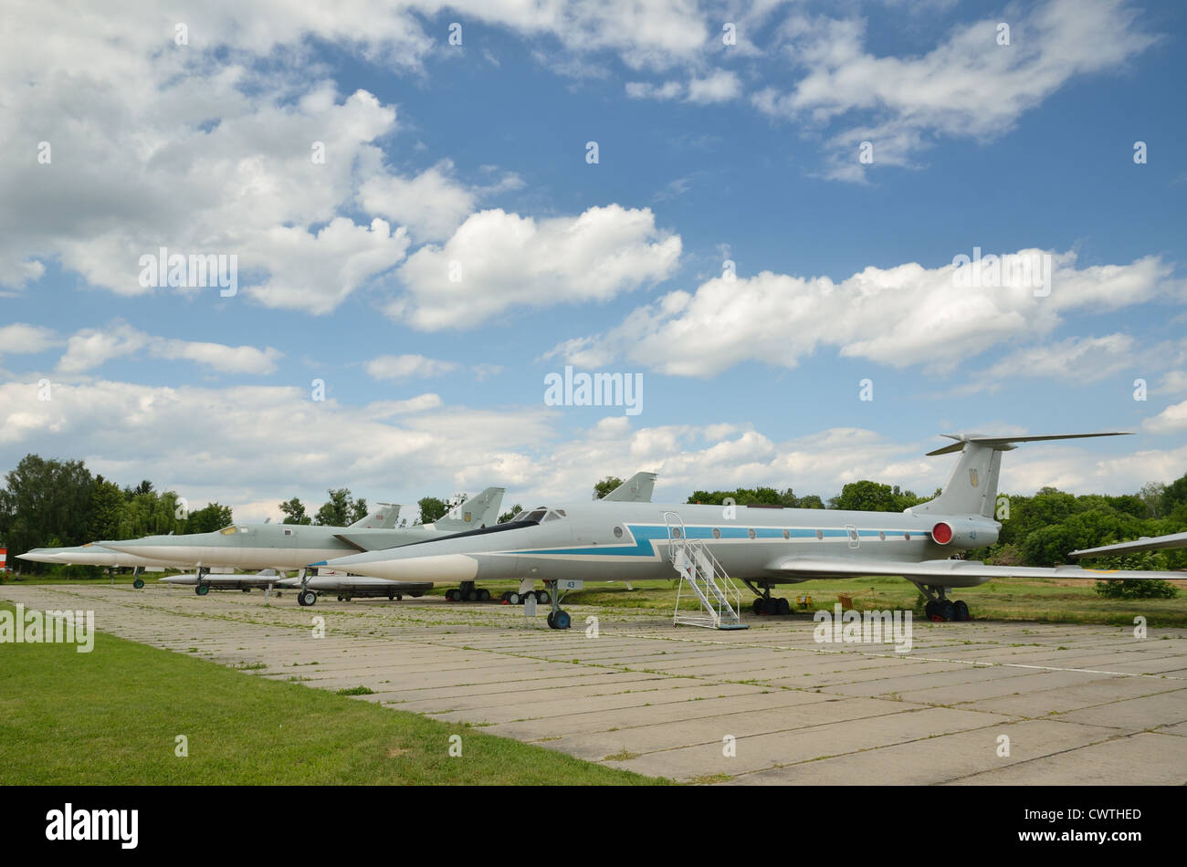 Military aircrafts hi-res stock photography and images - Alamy