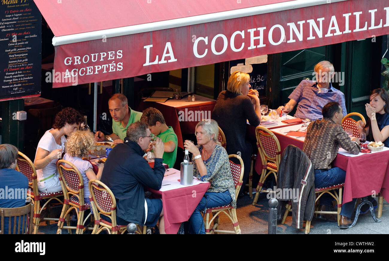 Dining in Paris, restaurant on the streets of the Latin Quarter Stock ...