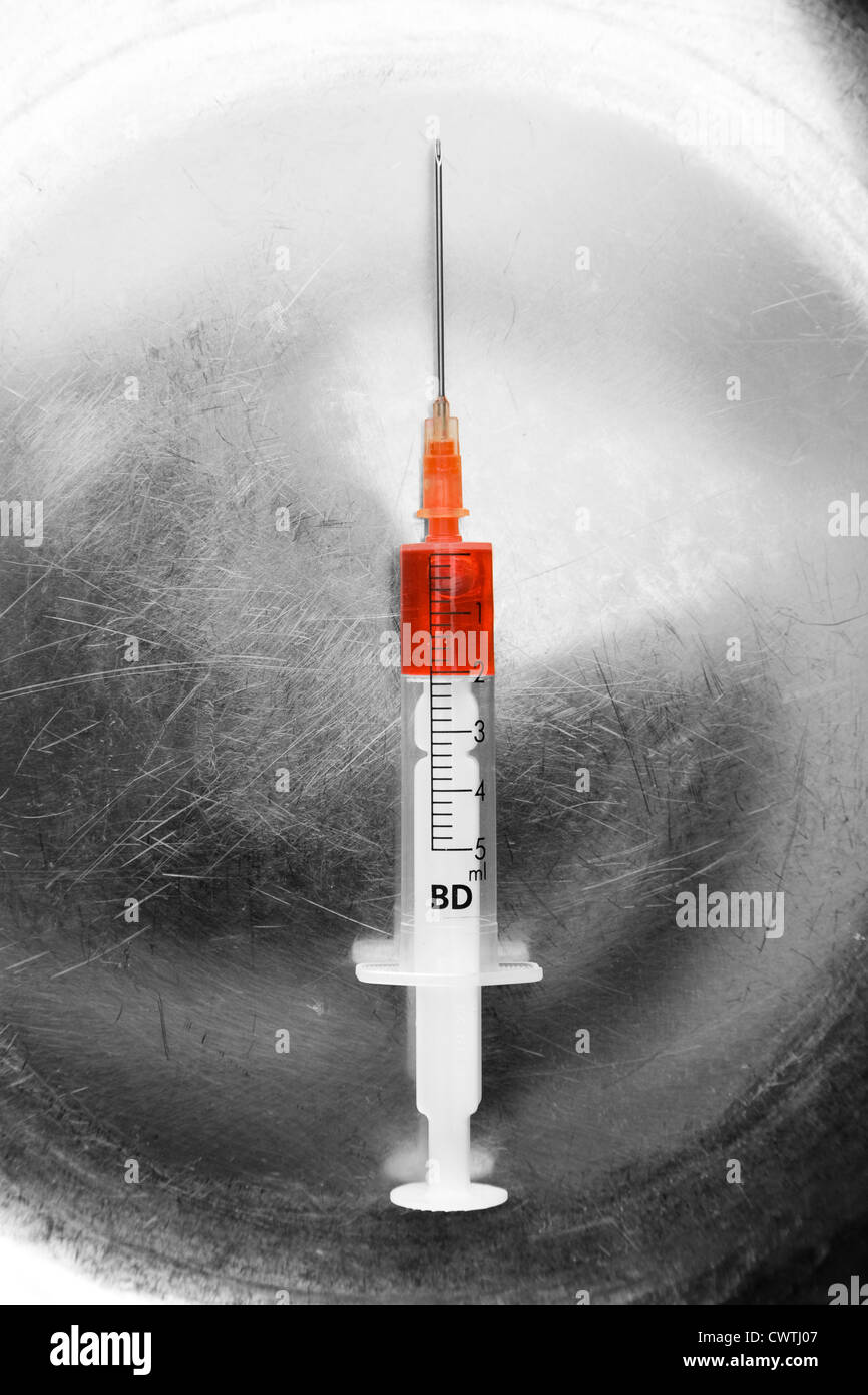Syringe with red liquid Stock Photo - Alamy