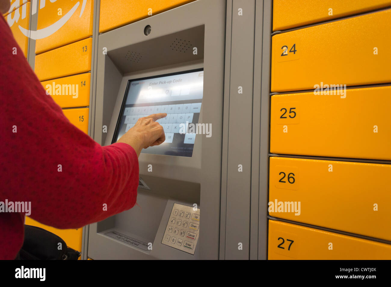 Amazon pick up locker hi-res stock photography and images - Alamy