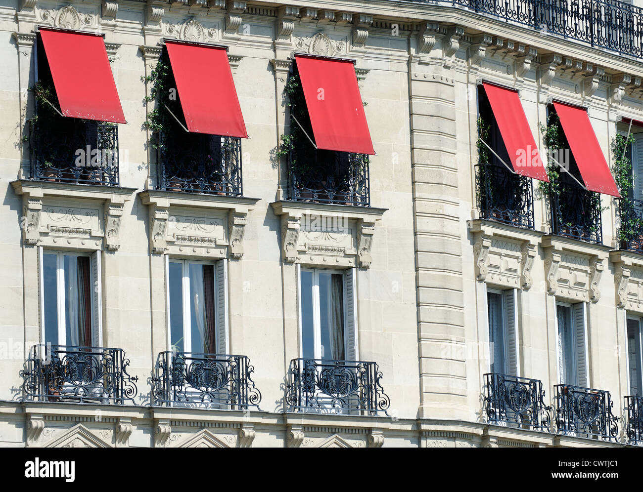 Paris balconies paris france hi-res stock photography and images - Alamy