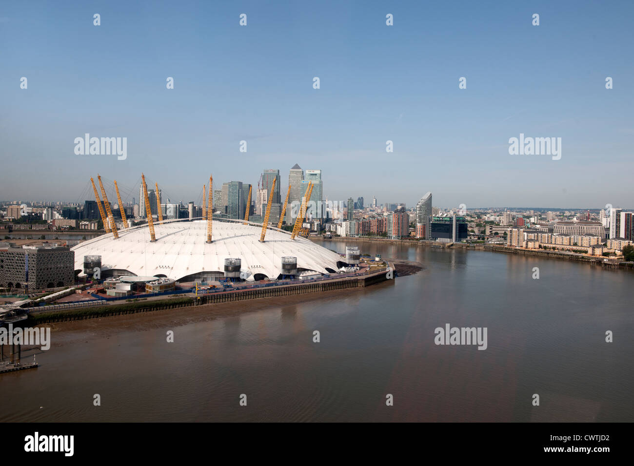 The Emirates Air Line Cable Car system crossing the River Thames from ...