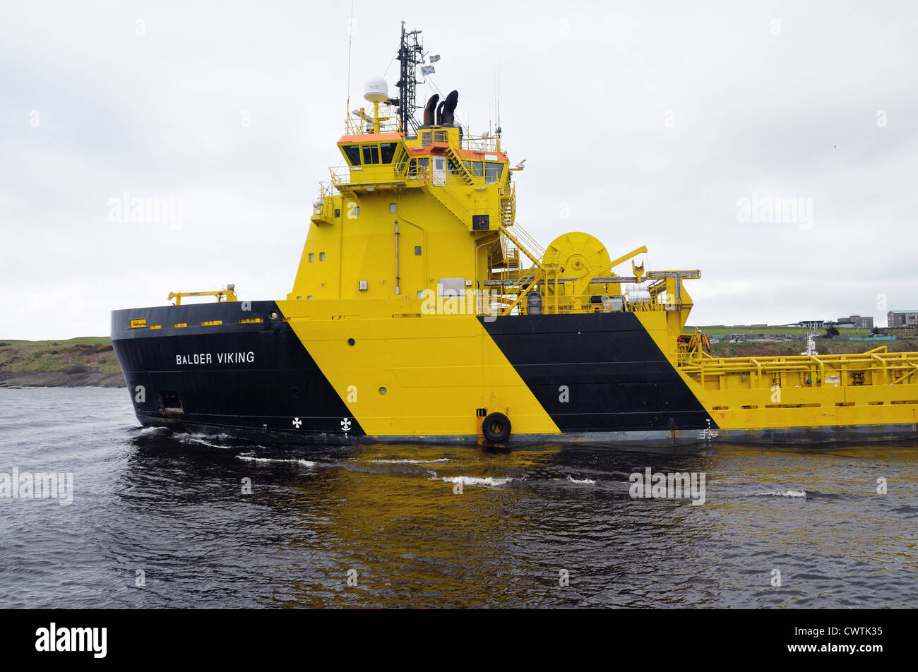 Oil drilling ships arctic hi-res stock photography and images - Alamy