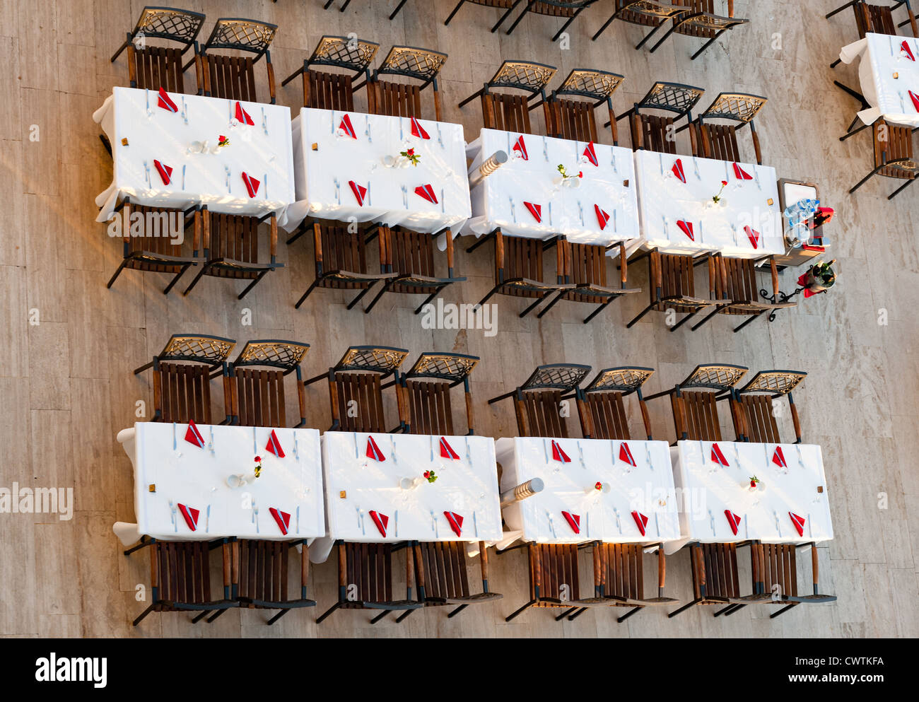 Top view of ready to eat dinner tables in a restaurant Stock Photo - Alamy