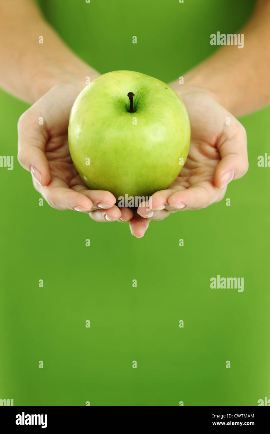 green apple in woman hands Stock Photo - Alamy