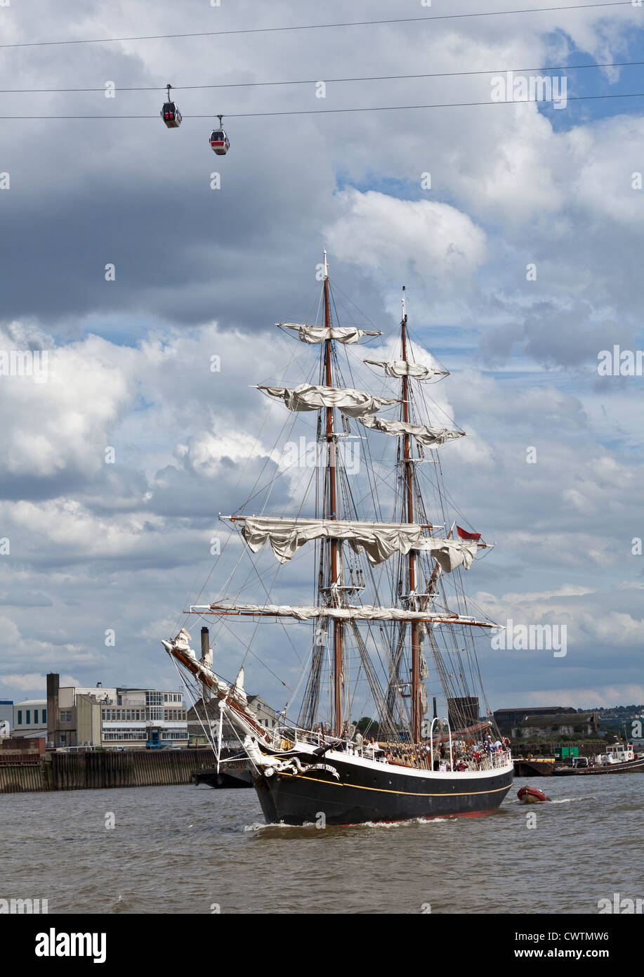 Dutch tall ship sailing under the Emirates Airline cable car crossing ...