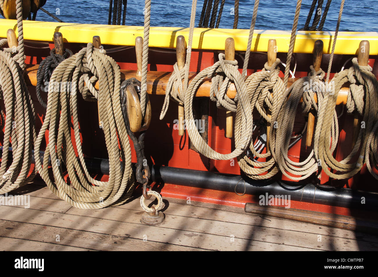 Ship Wooden Rope Lines High Resolution Stock Photography and Images - Alamy