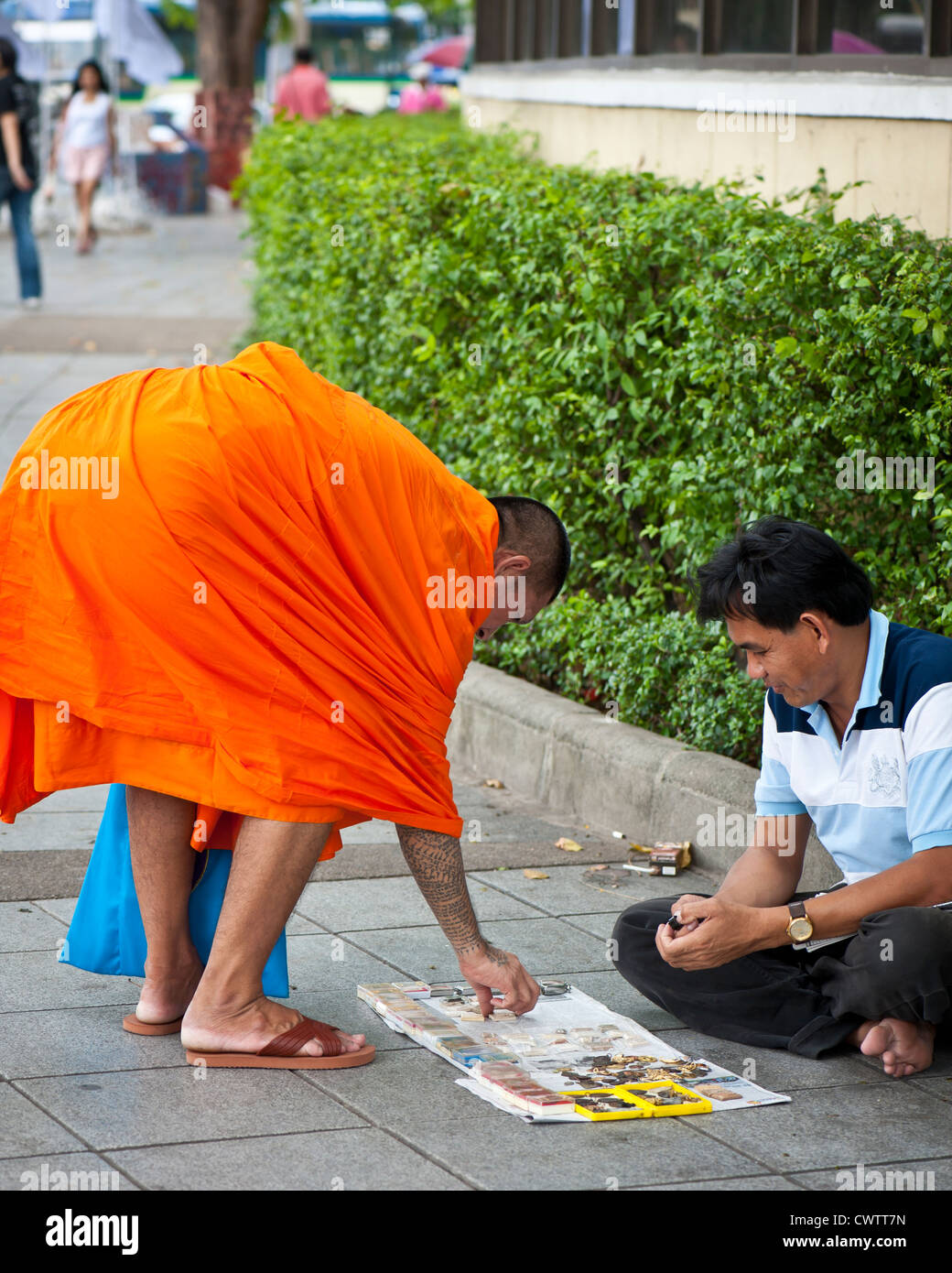 Bangkok street with monk hi-res stock photography and images - Alamy