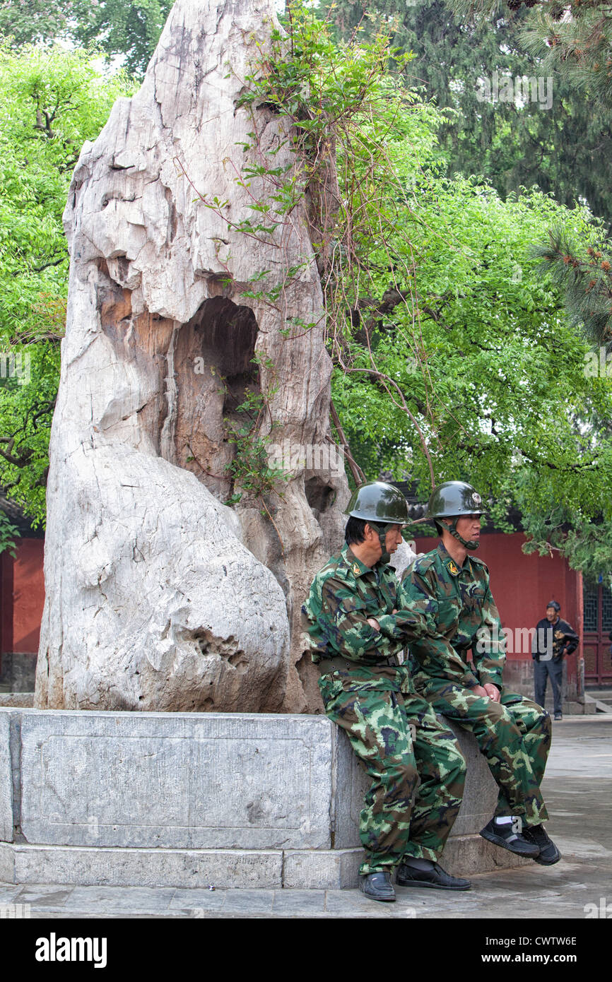 Guards at the Summer Palace. Beijing. China Stock Photo - Alamy