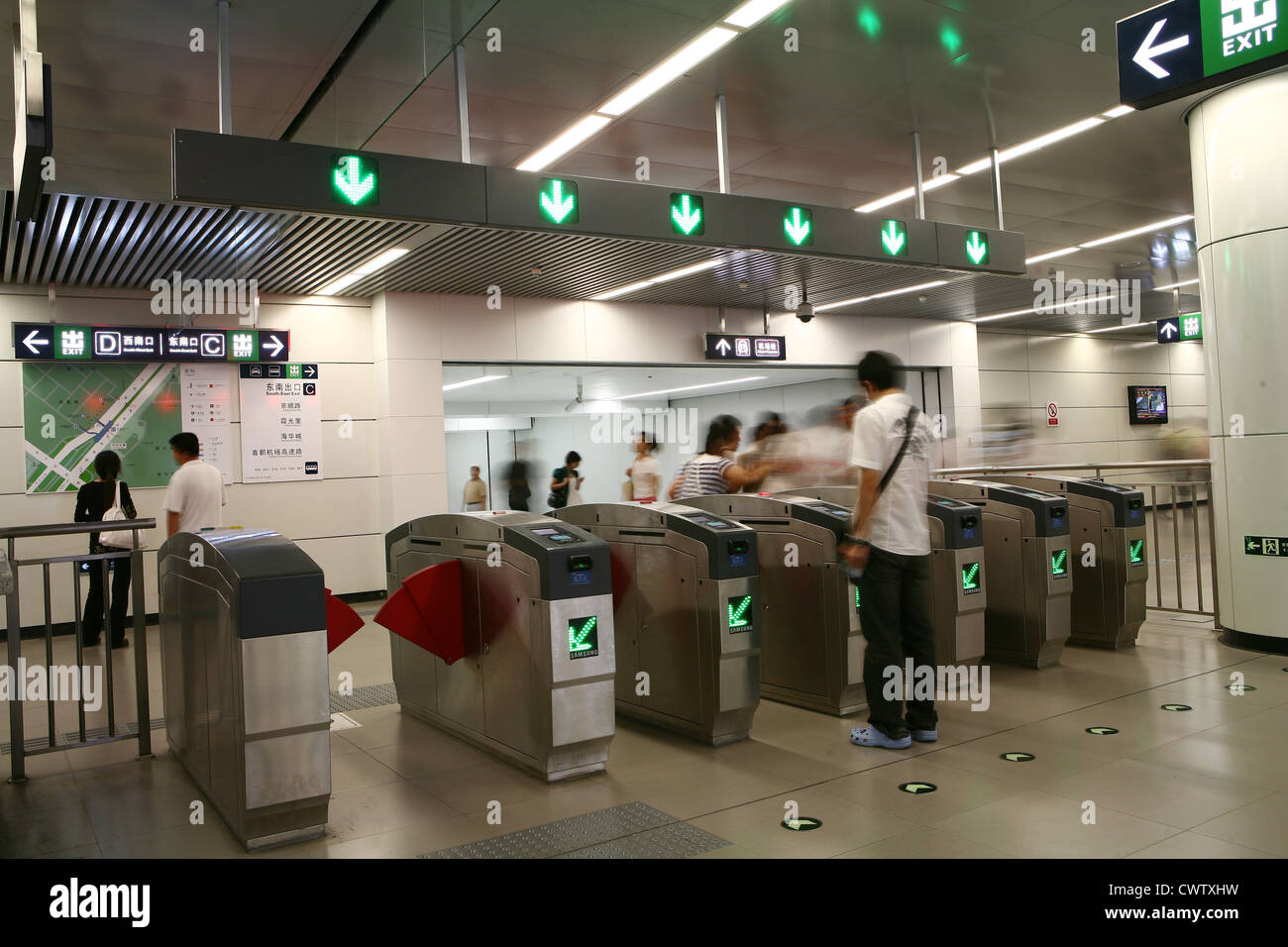 Subway building hi-res stock photography and images - Alamy