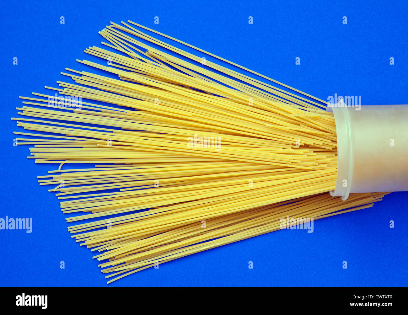 Straight pasta hi-res stock photography and images - Alamy