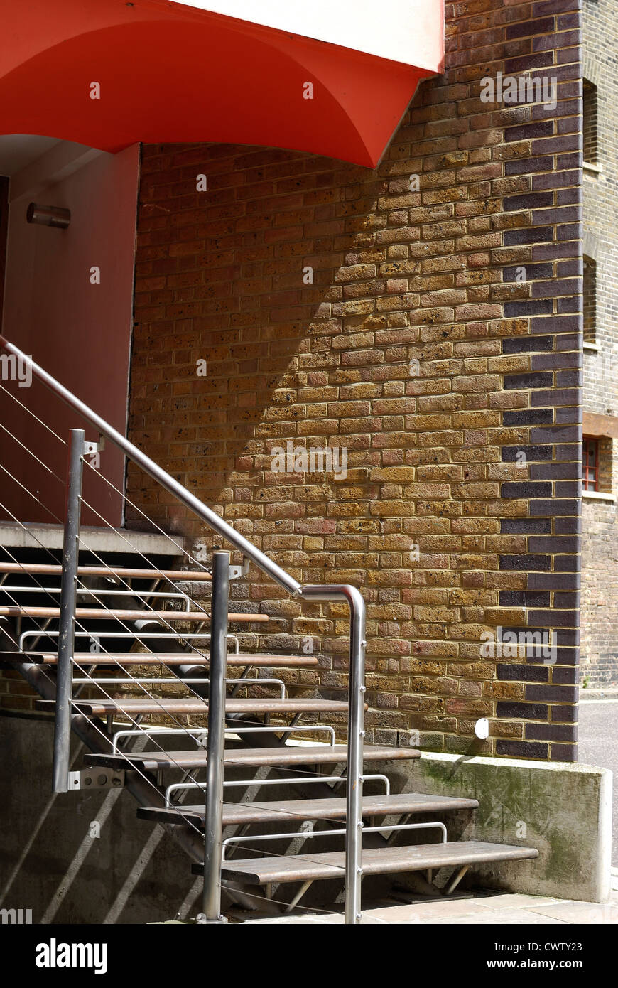 Warehouse buildings london bridge hi-res stock photography and images ...