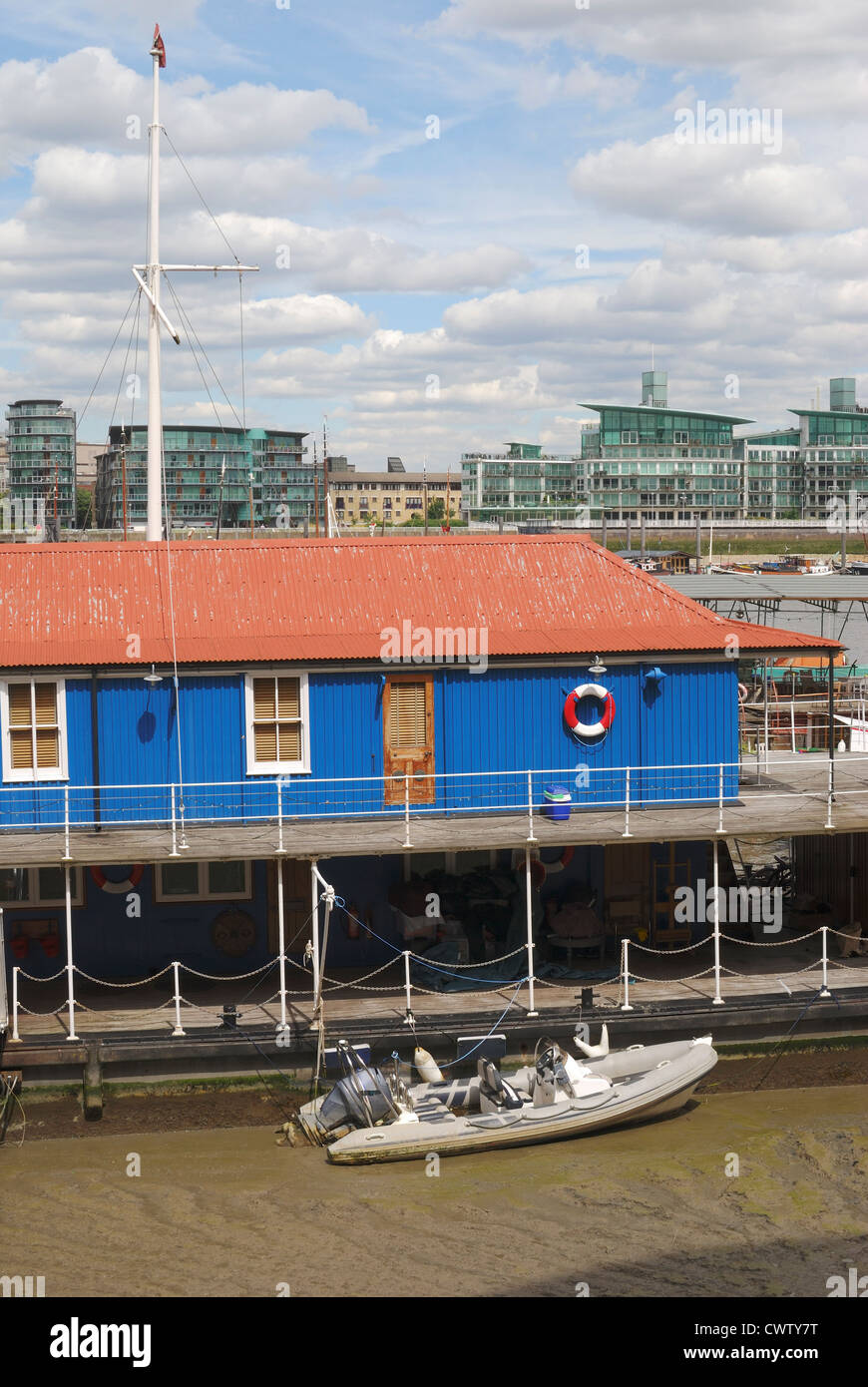 River thames buildings hi-res stock photography and images - Alamy