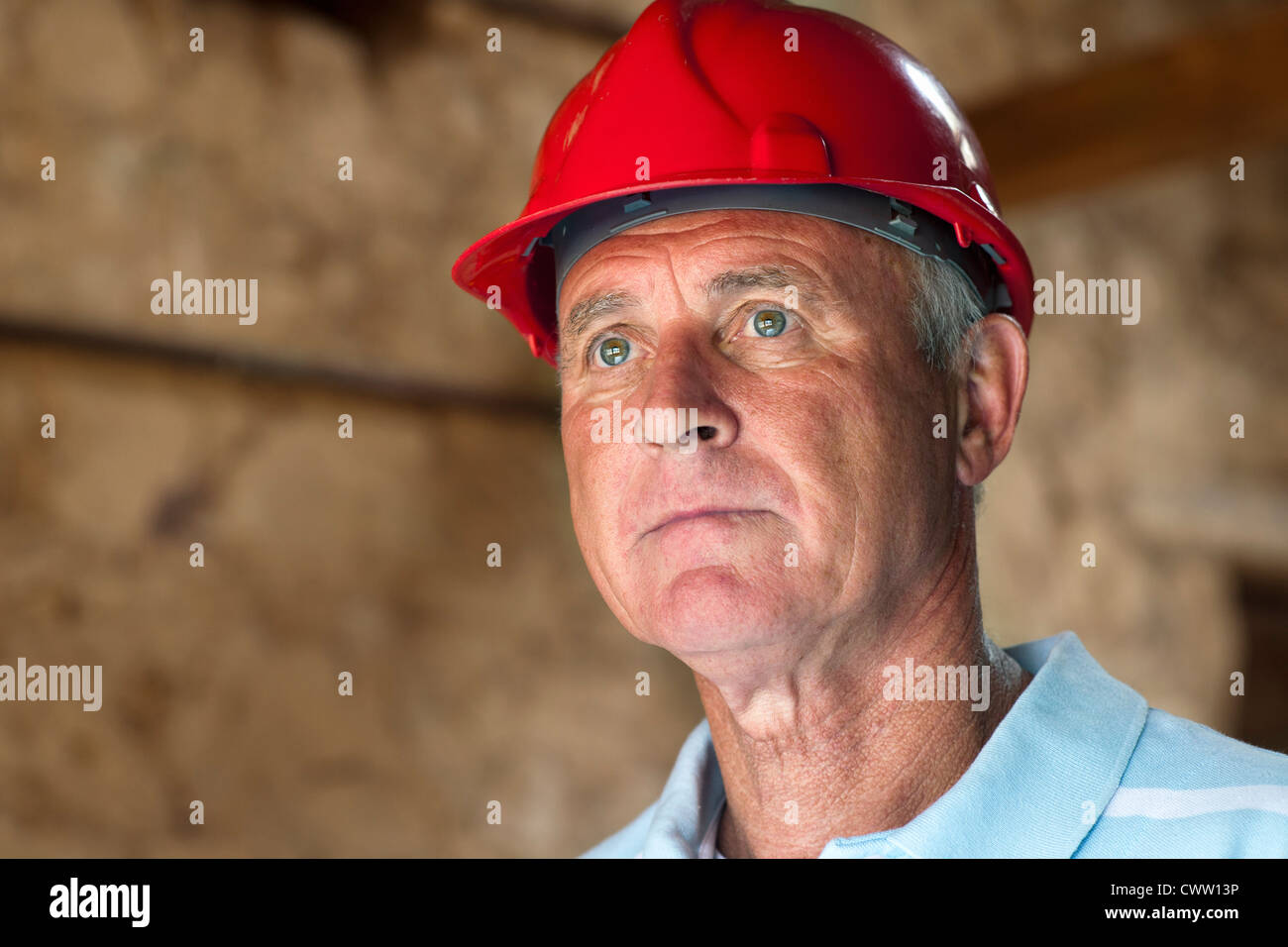 Construction worker wearing hard hat Stock Photo - Alamy