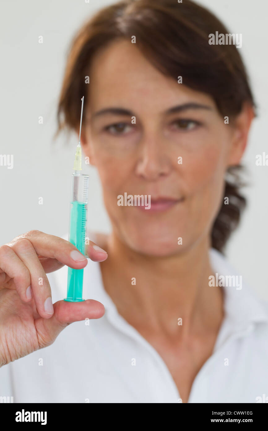 Close up of doctor preparing syringe Stock Photo - Alamy