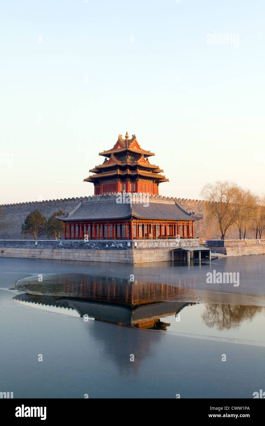 Building corner turret hi-res stock photography and images - Alamy