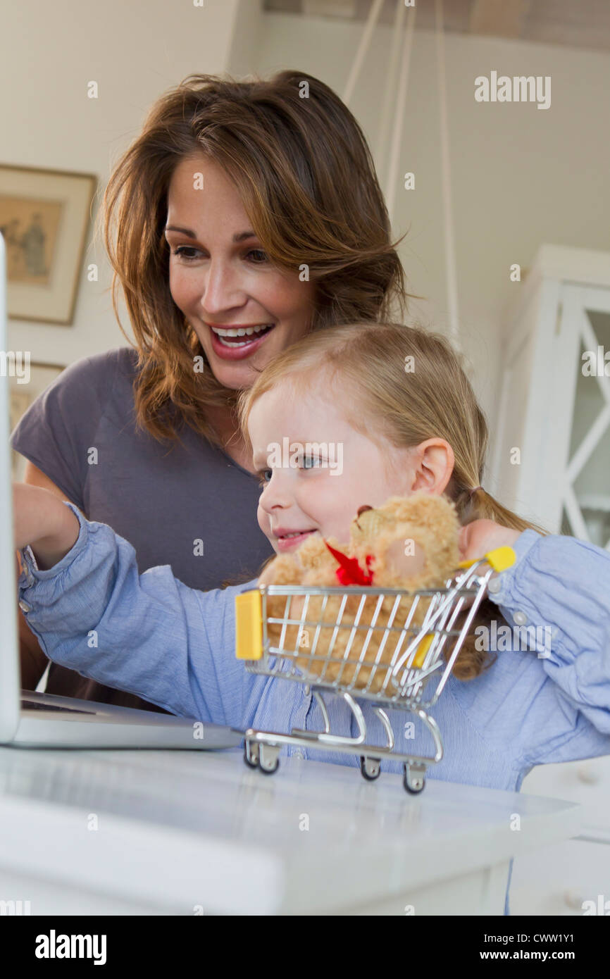 Mother and daughter using laptop Stock Photo - Alamy Mother and daughter using laptop Stock Photo - Alamy