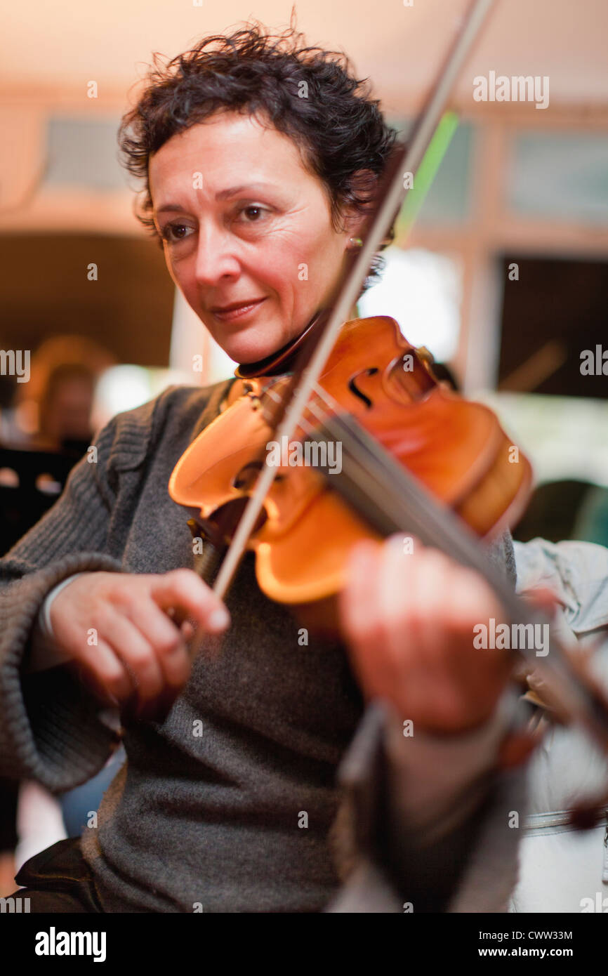 Violin player practicing with group Stock Photo - Alamy
