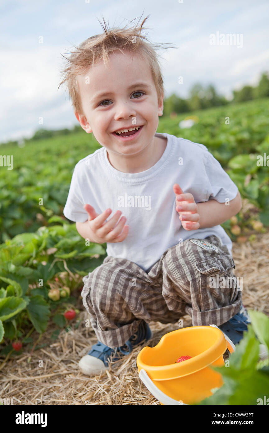 Strawberry blond boy hi-res stock photography and images - Alamy