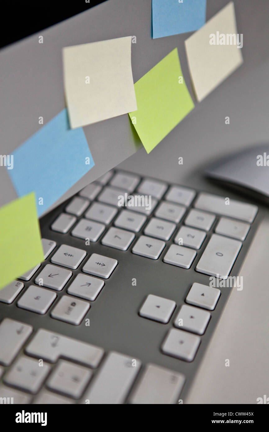 Blank adhesive notes at computer monitor Stock Photo - Alamy