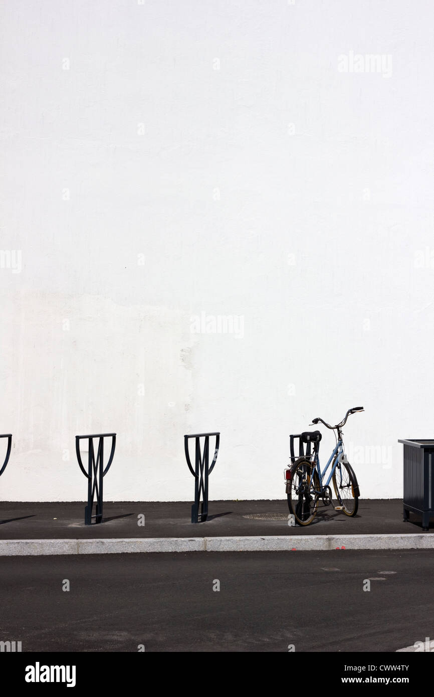 Bicycle racks hi-res stock photography and images - Alamy