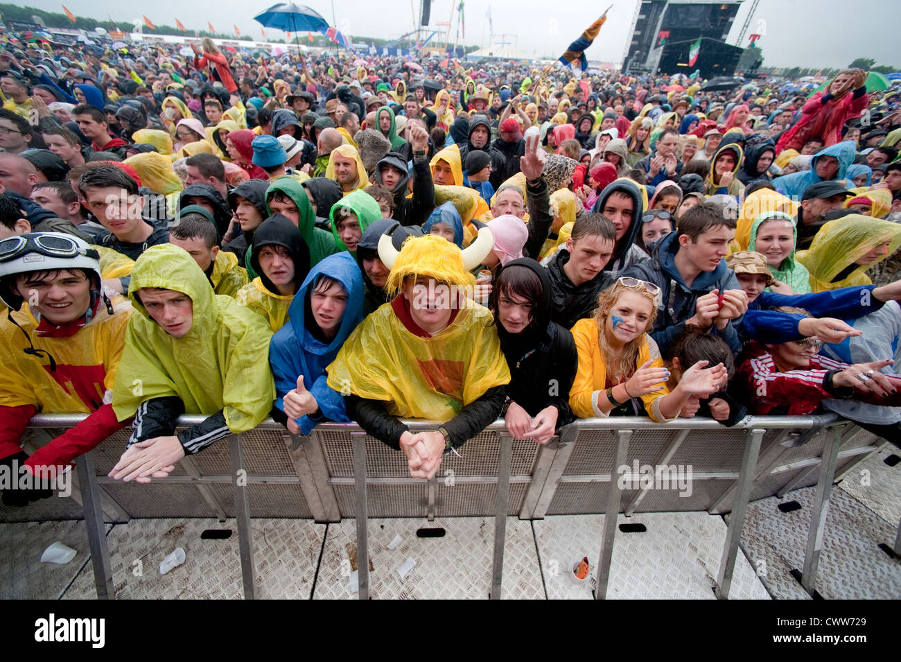 Concert crowd girls hi-res stock photography and images - Alamy