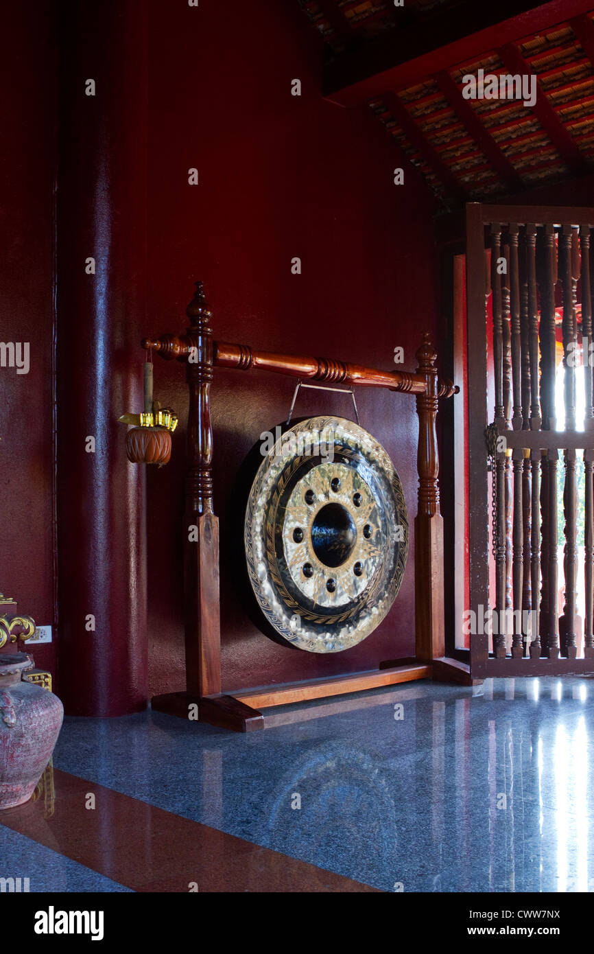 Buddhist Gong in a Buddhist temple Stock Photo - Alamy