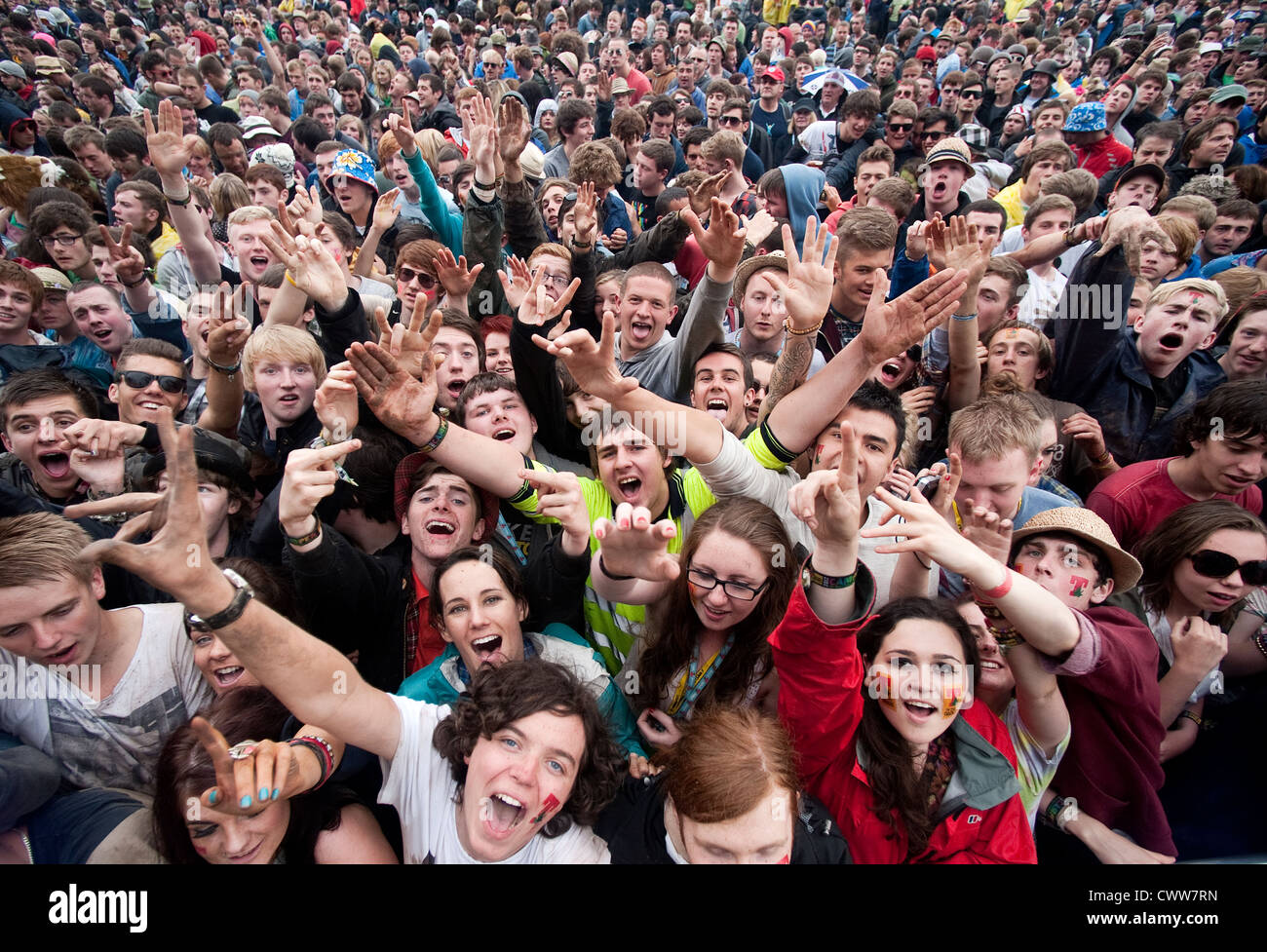 Umbrella wet rain crowd fan hi-res stock photography and images - Alamy