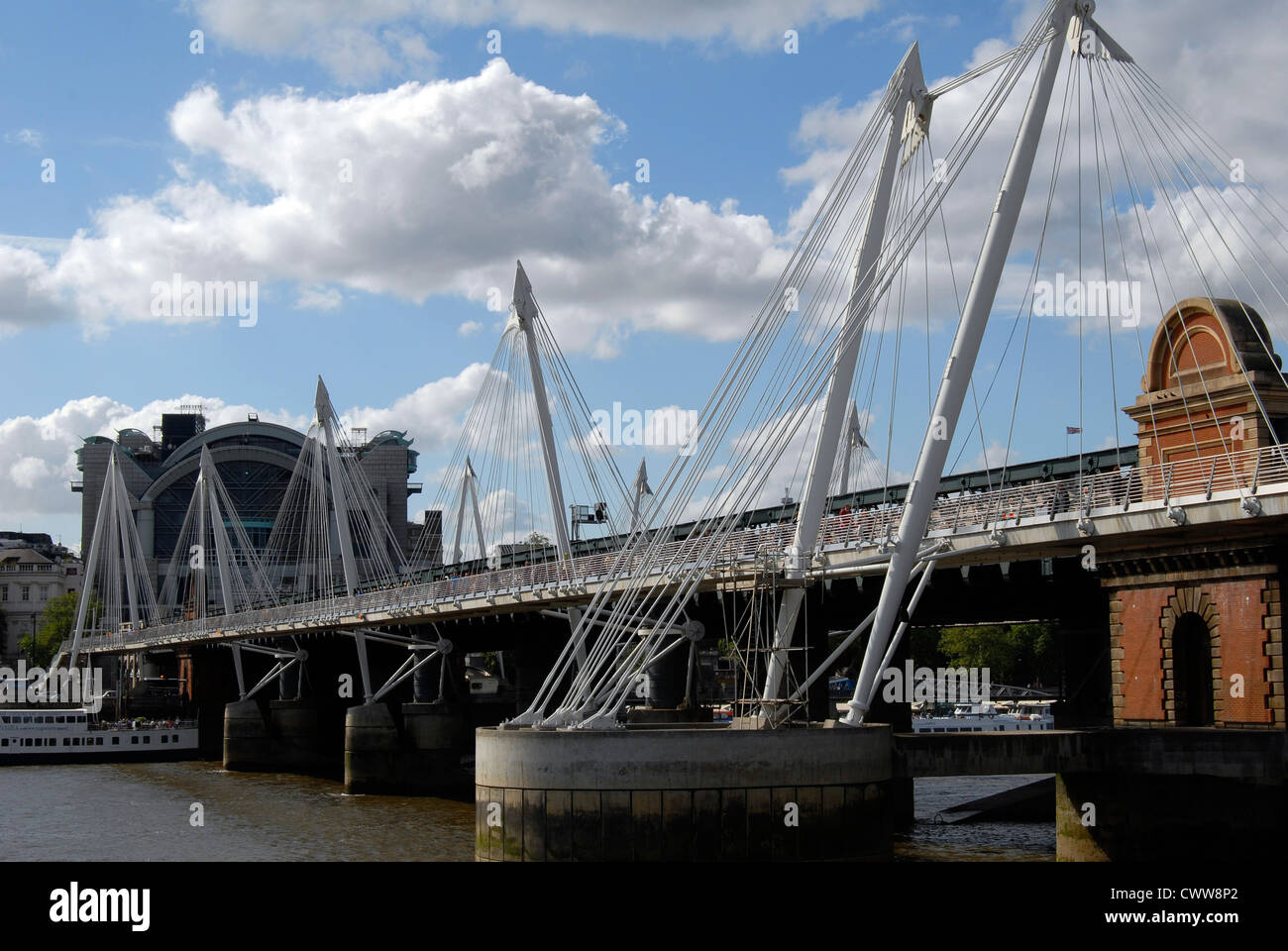 Pedestrian railway bridge footbridge hi-res stock photography and ...