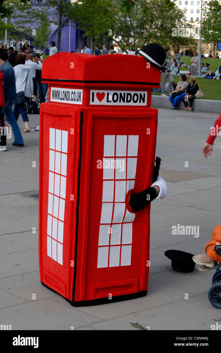 Classic red phone booth hi-res stock photography and images - Alamy