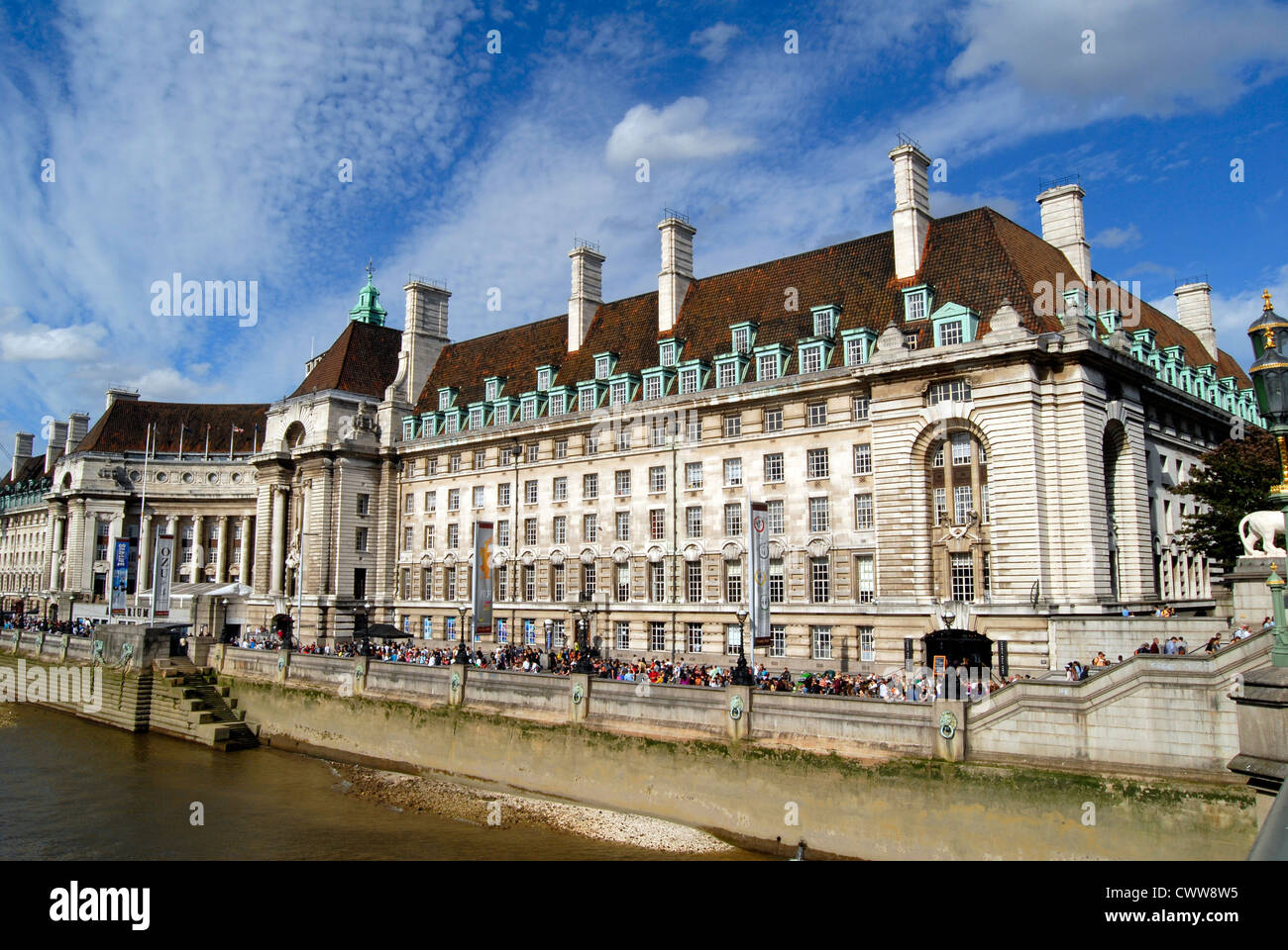 London County Hall profile Stock Photo - Alamy