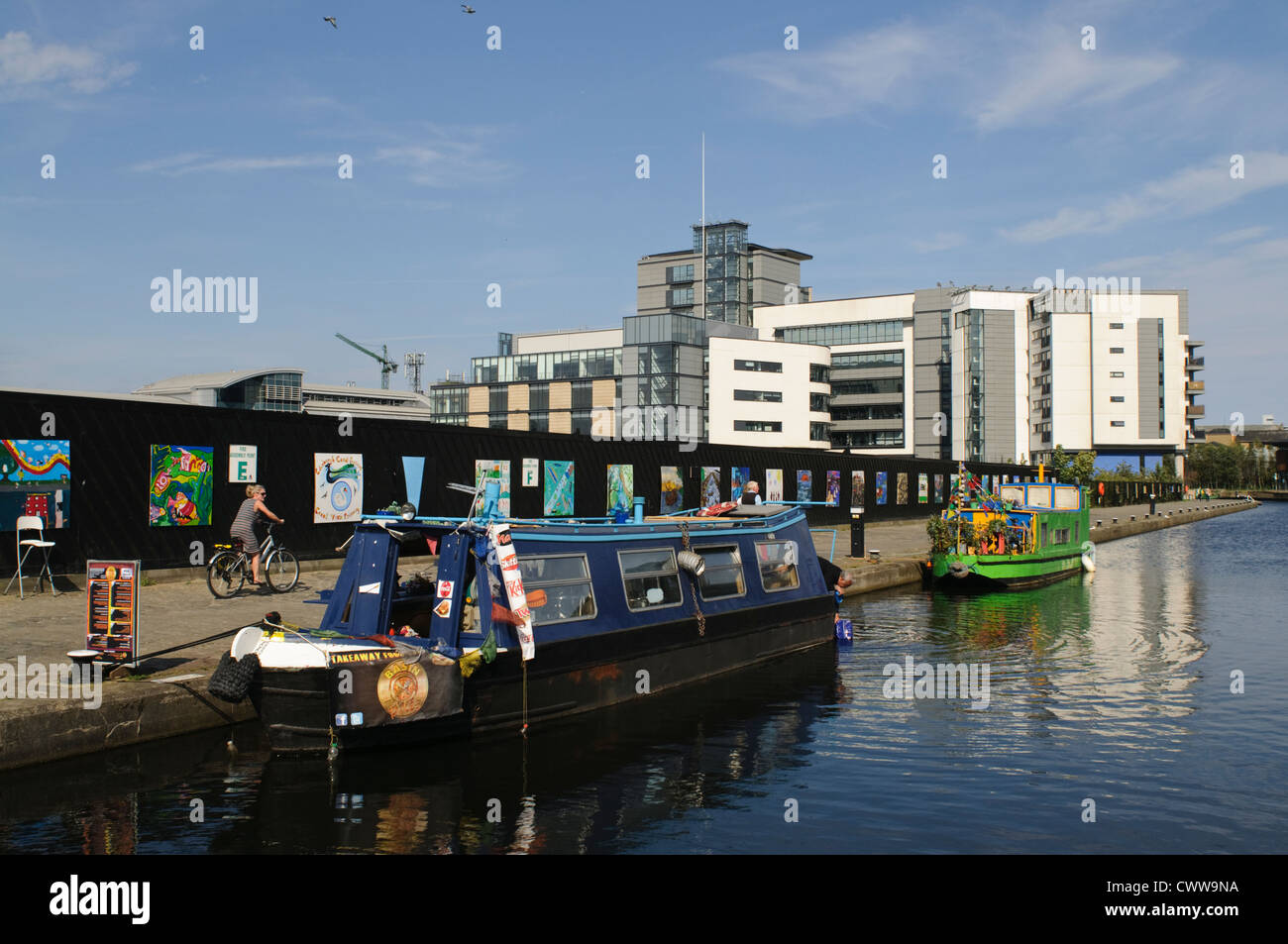 Union canal edinburgh narrow boat hi-res stock photography and images ...