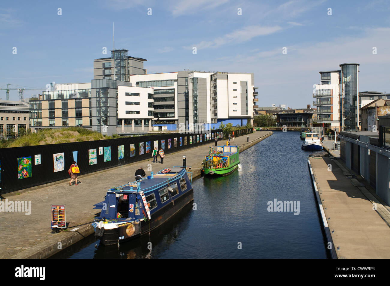 Union canal edinburgh narrow hi-res stock photography and images - Alamy