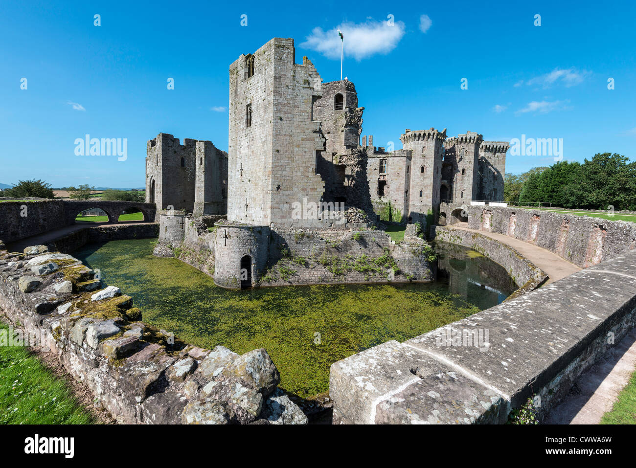 RAGLAN CASTLE MONMOUTHSHIRE WALES IN SUMMER SHOWING MOAT Stock Photo ...