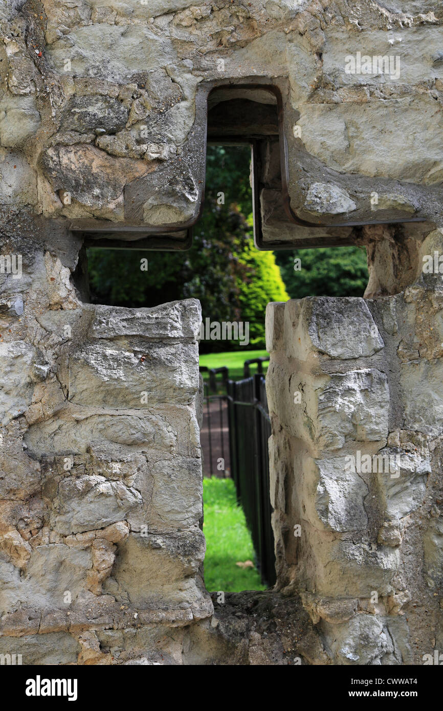 Reigate castle gate hi-res stock photography and images - Alamy