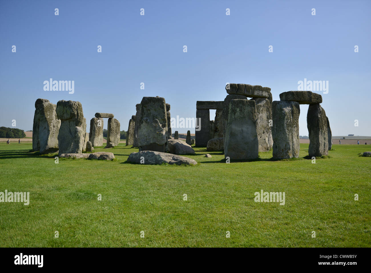 Bronze age burial ground stonehenge hi-res stock photography and images ...