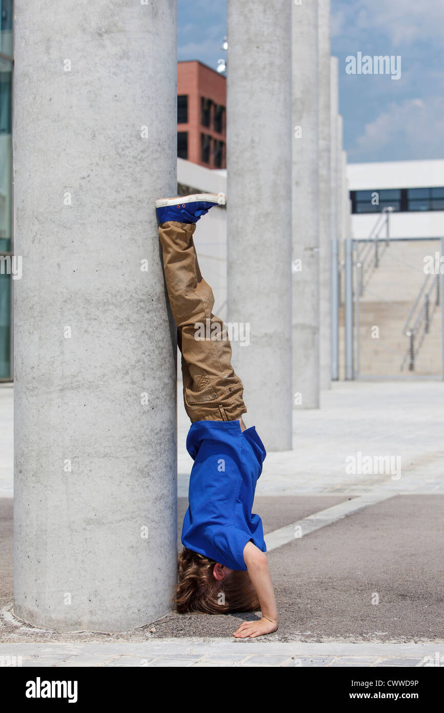 Headstand kid hi-res stock photography and images - Alamy